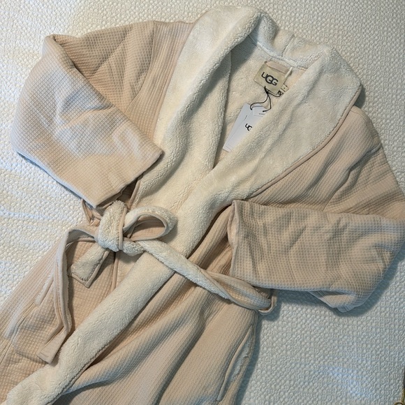 UGG | Intimates & Sleepwear | Nwt Ugg Anabella Reversible Robe M | Poshmark